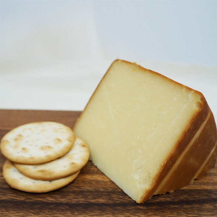 Oakwood Oak Smoked West Country Farmhouse Cheddar, 2kg | Costco UK