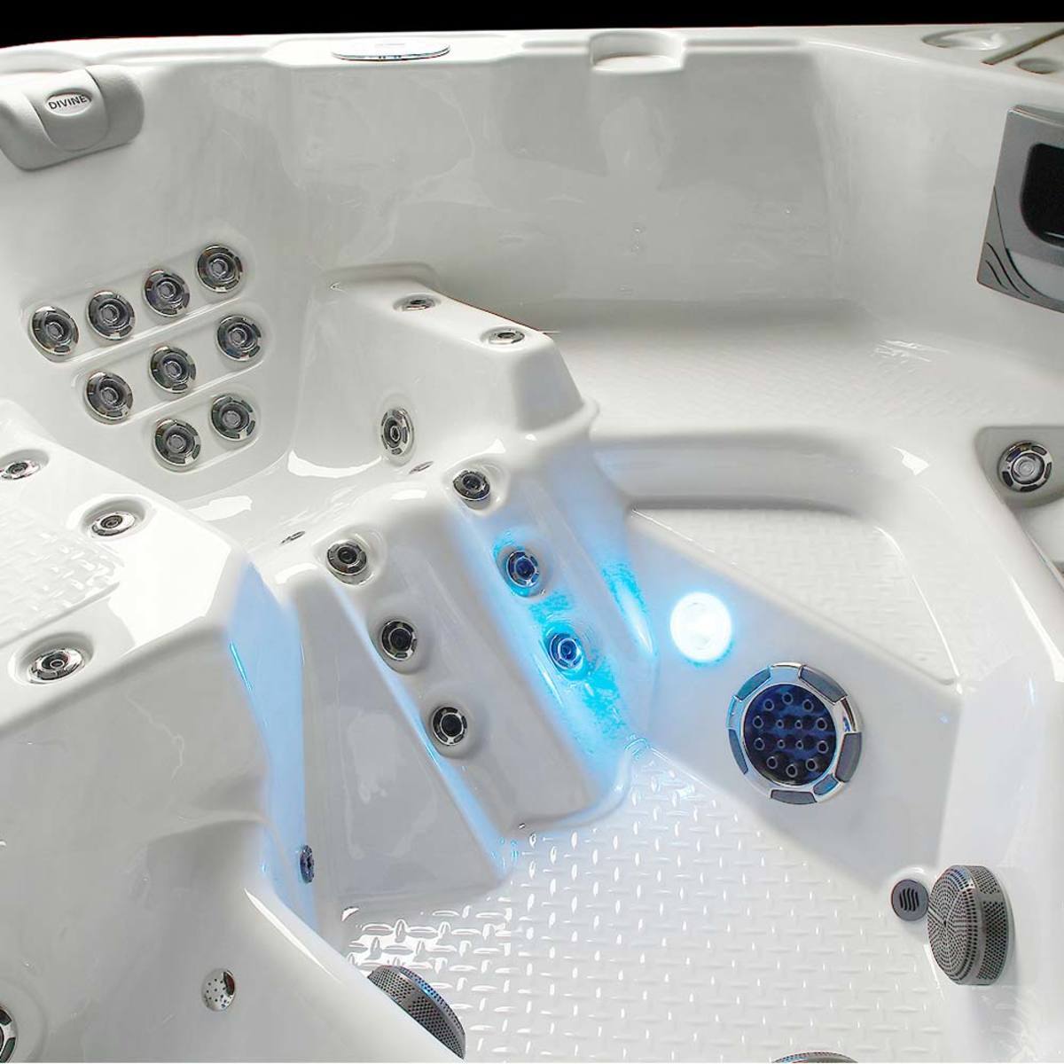 Divine Hot Tubs Langley Deluxe Lounger 76 Jet 5 Person Hot Tub