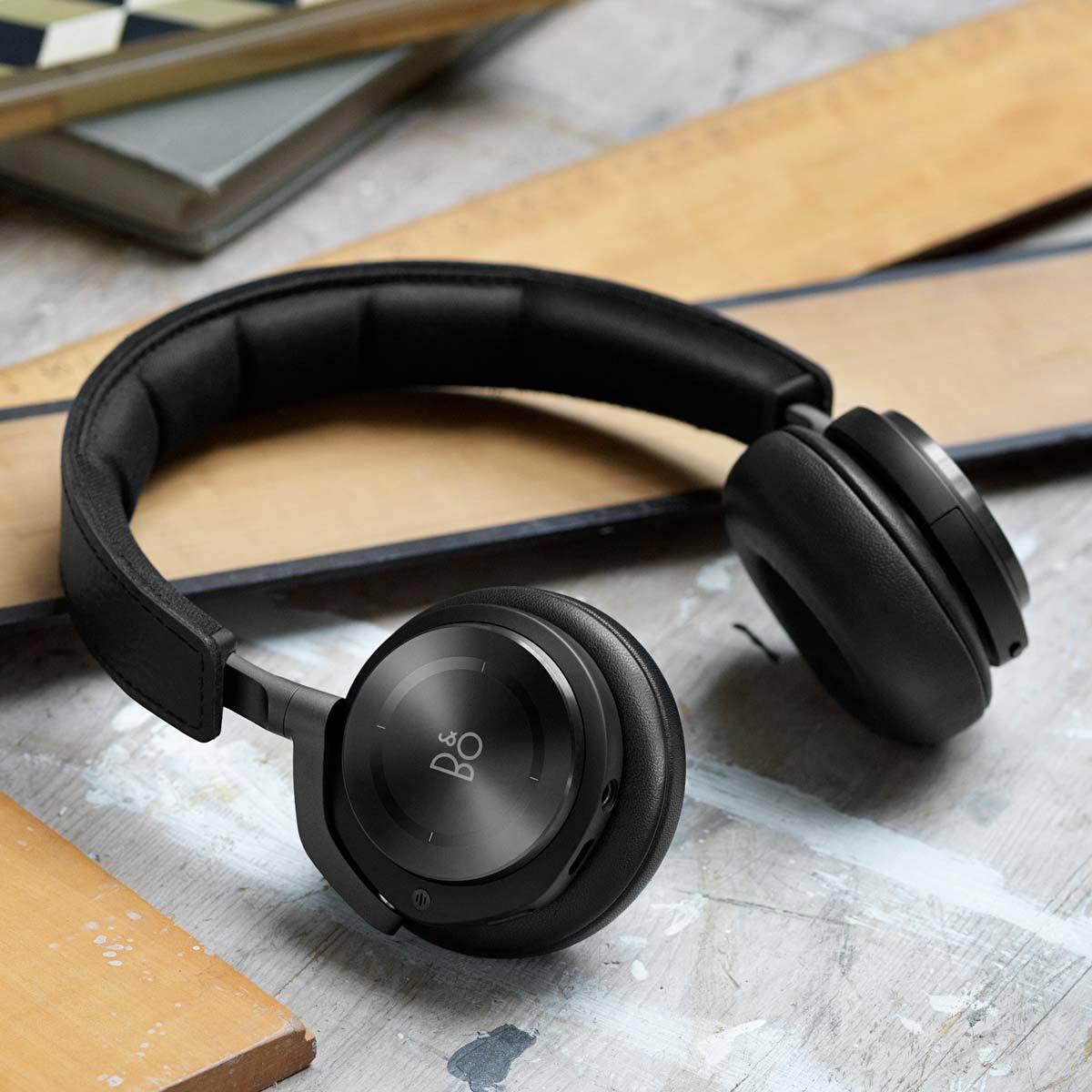 B&O BeoPlay H7 Over Ear Heaphone in Black | Costco UK